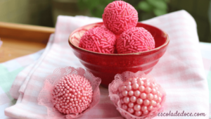 → Como Fazer Brigadeiro Rosa: 4 Receitas Diferentes!